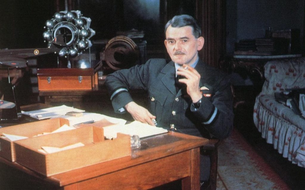 Frank Whittle : First Allied jet-propelled aircraft flies (1941) - hisfu.co